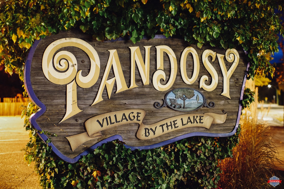 Pandosy Sign | Rob Moses Photography